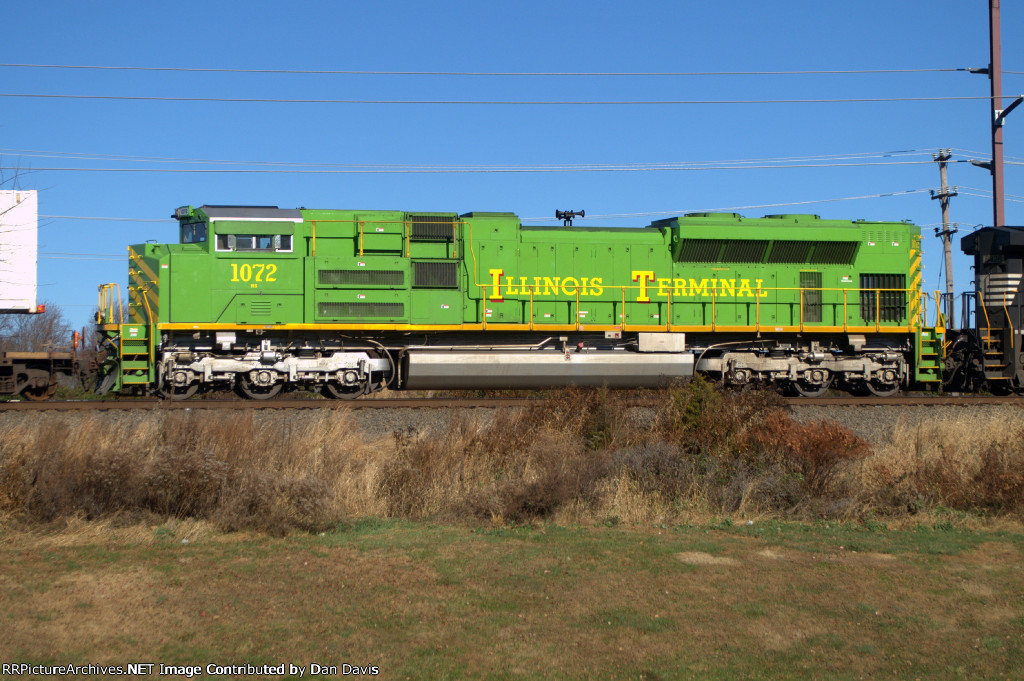 NS SD70ACe 1072 "Illinois Terminal" trails on 24K